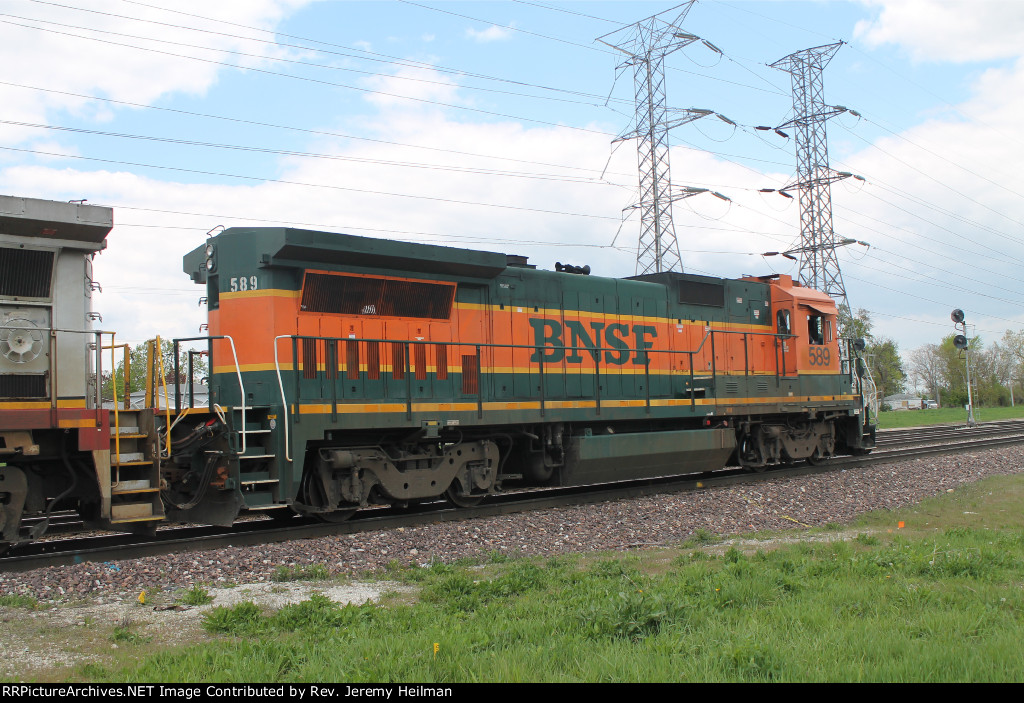BNSF 589 (2)